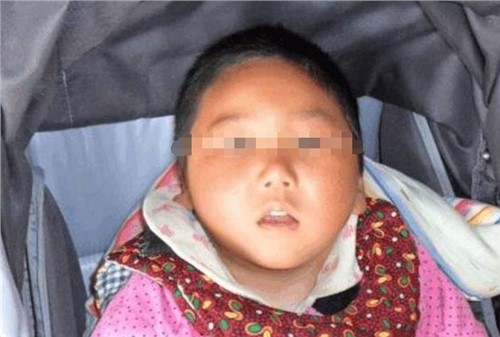 【4个月宝宝变得痴傻,就是洗澡后奶奶拍了这种东西,赶紧扔掉它!(二)】宝宝出生后总是有各种各样的问题困扰着 健康养生 傻大方